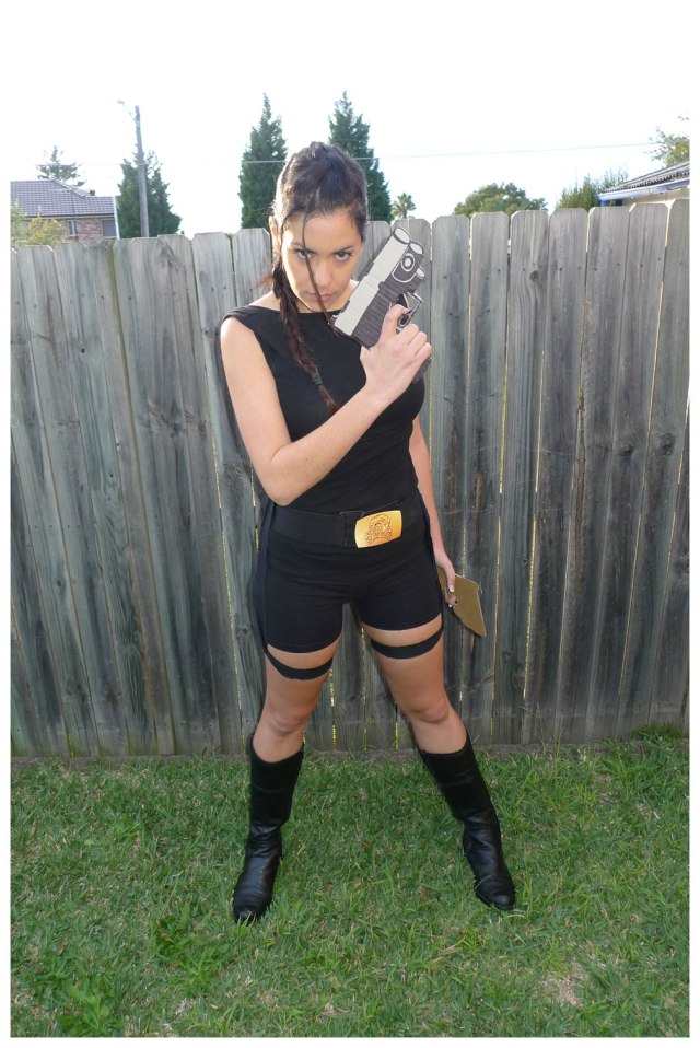Lara Croft Costume 2013 File:C2E2 2013 Lara Croft (8691072538).jpg